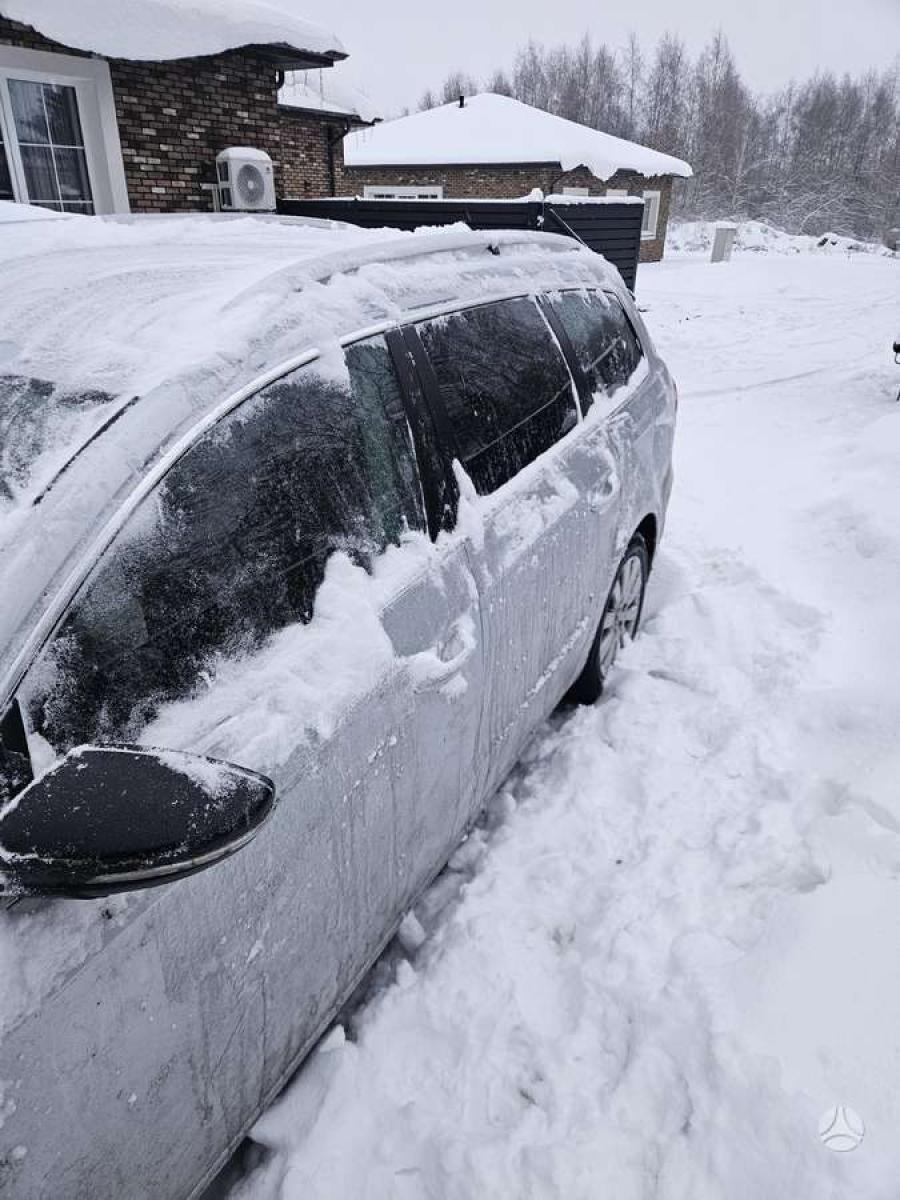Grey Volkswagen Passat 2014 in Vilnius, with an engine capacity of 1.97 L and mileage of 307 thousand km for 1200 €, photo 3 on AUTOMOTO.COM.LV