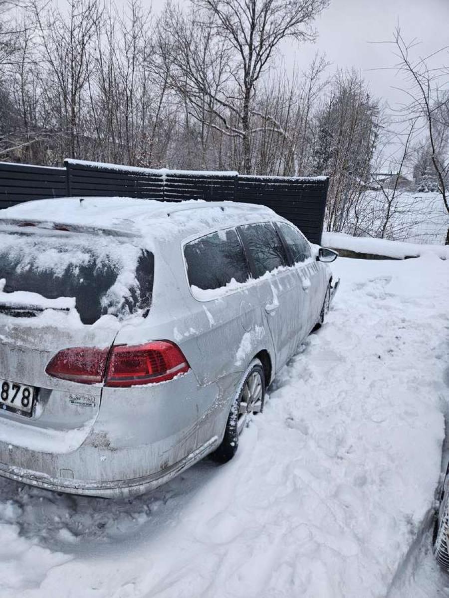 Grey Volkswagen Passat 2014 in Vilnius, with an engine capacity of 1.97 L and mileage of 307 thousand km for 1200 €, photo 5 on AUTOMOTO.COM.LV
