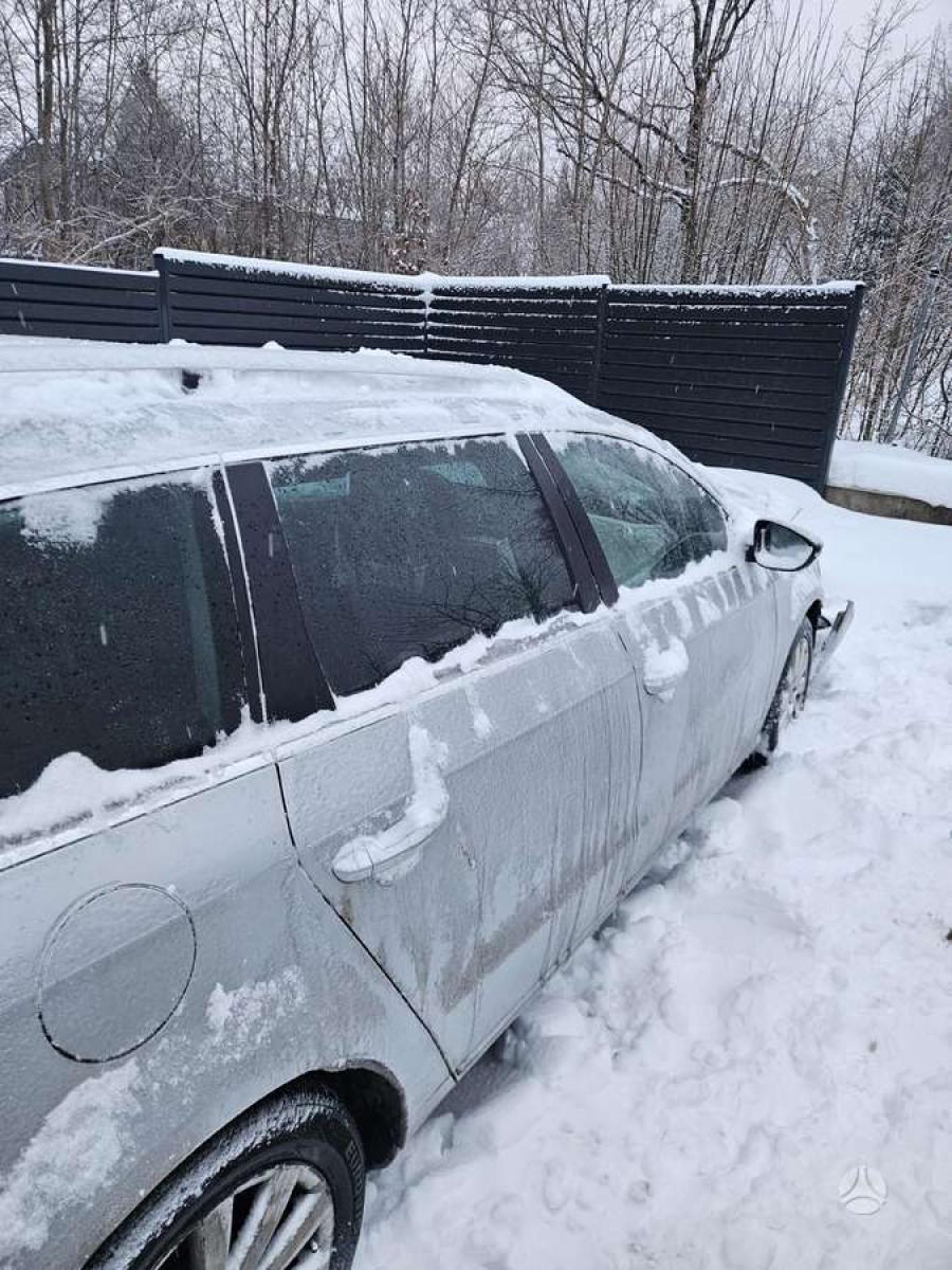 Grey Volkswagen Passat 2014 in Vilnius, with an engine capacity of 1.97 L and mileage of 307 thousand km for 1200 €, photo 6 on AUTOMOTO.COM.LV