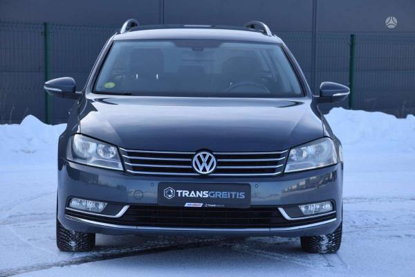 Grey Volkswagen Passat 2014 in Vilnius, with an engine capacity of 1.60 L and mileage of 325 thousand km for 5750 €, photo 2 on AUTOMOTO.COM.LV