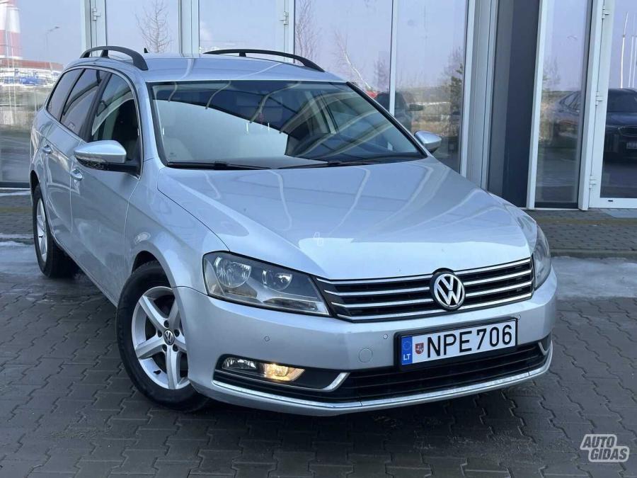 Grey Volkswagen Passat 2014 in Vilnius, with an engine capacity of 2.00 L and mileage of 285 thousand km for 5500 €, photo 1 on AUTOMOTO.COM.LV