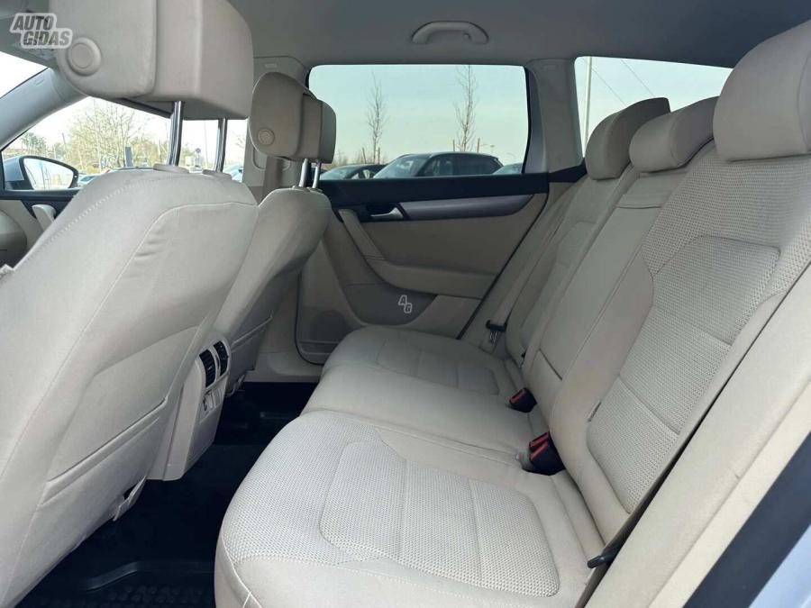 Grey Volkswagen Passat 2014 in Vilnius, with an engine capacity of 2.00 L and mileage of 285 thousand km for 5500 €, photo 10 on AUTOMOTO.COM.LV