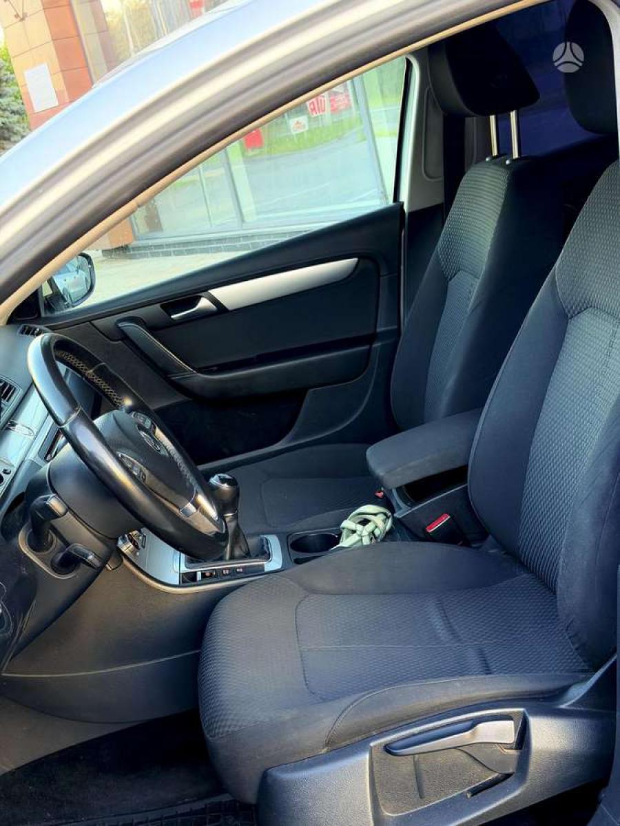 Pelēks Volkswagen Passat 2014 Klaipėda, ar dzinēja tilpumu 1.60 L un nobraukumu 350 tūkst. km par 2800 €, foto 6 vietnē AUTOMOTO.COM.LV