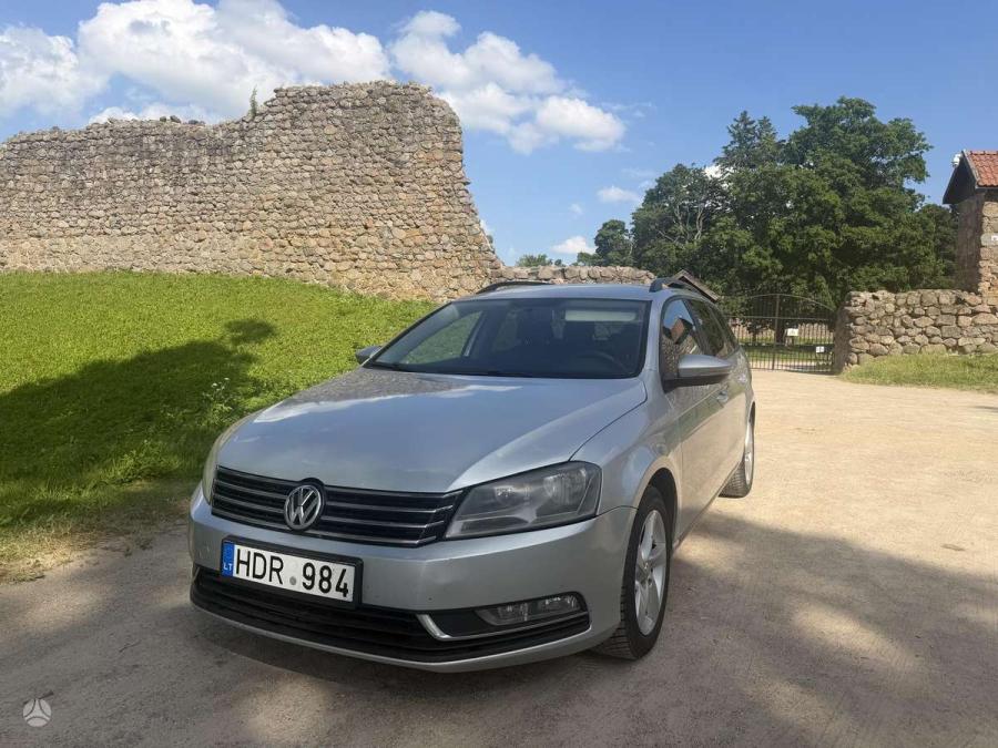 Pelēks Volkswagen Passat 2014 Viļņa, ar dzinēja tilpumu 2.00 L un nobraukumu 380 tūkst. km par 3300 €, foto 1 vietnē AUTOMOTO.COM.LV