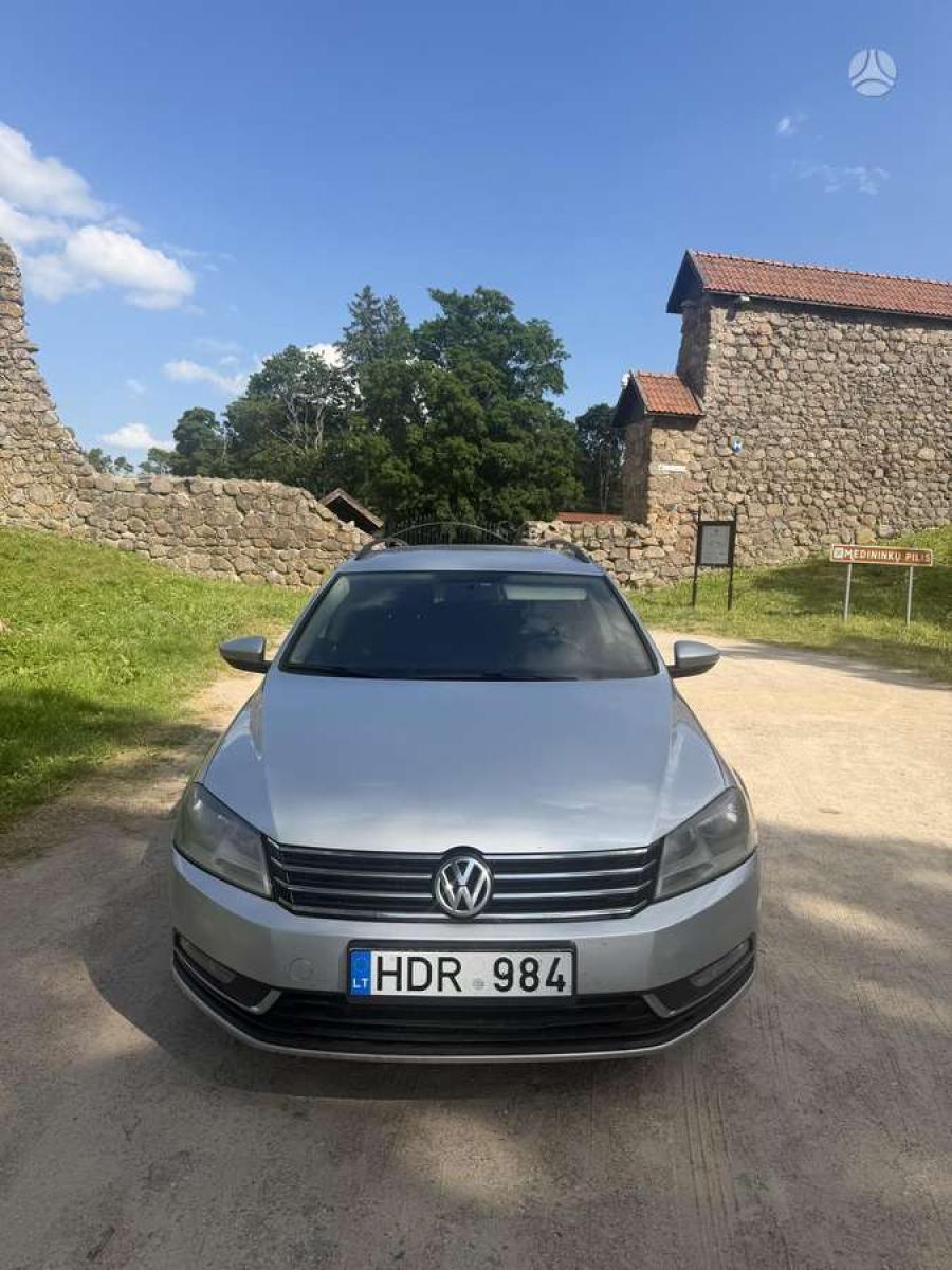 Pelēks Volkswagen Passat 2014 Viļņa, ar dzinēja tilpumu 2.00 L un nobraukumu 380 tūkst. km par 3300 €, foto 3 vietnē AUTOMOTO.COM.LV