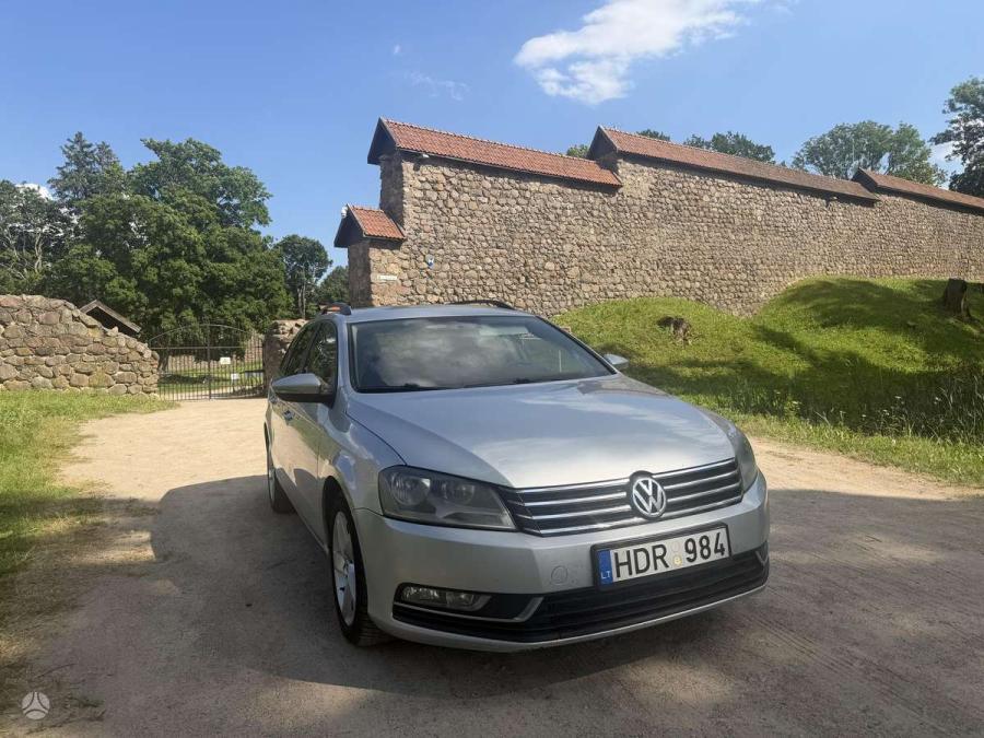 Pelēks Volkswagen Passat 2014 Viļņa, ar dzinēja tilpumu 2.00 L un nobraukumu 380 tūkst. km par 3300 €, foto 4 vietnē AUTOMOTO.COM.LV