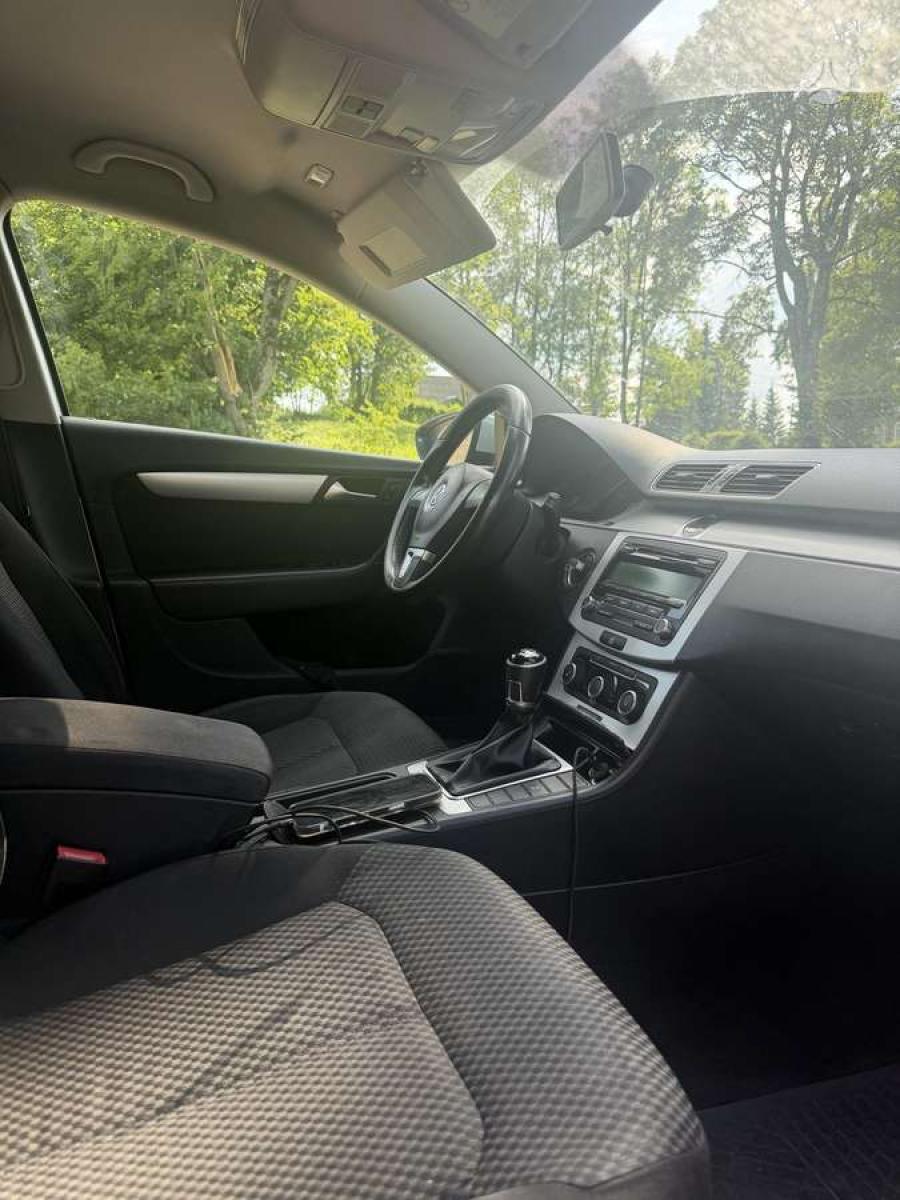 Pelēks Volkswagen Passat 2014 Viļņa, ar dzinēja tilpumu 2.00 L un nobraukumu 380 tūkst. km par 3300 €, foto 10 vietnē AUTOMOTO.COM.LV