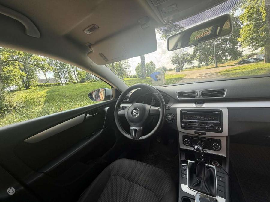 Pelēks Volkswagen Passat 2014 Viļņa, ar dzinēja tilpumu 2.00 L un nobraukumu 380 tūkst. km par 3300 €, foto 11 vietnē AUTOMOTO.COM.LV