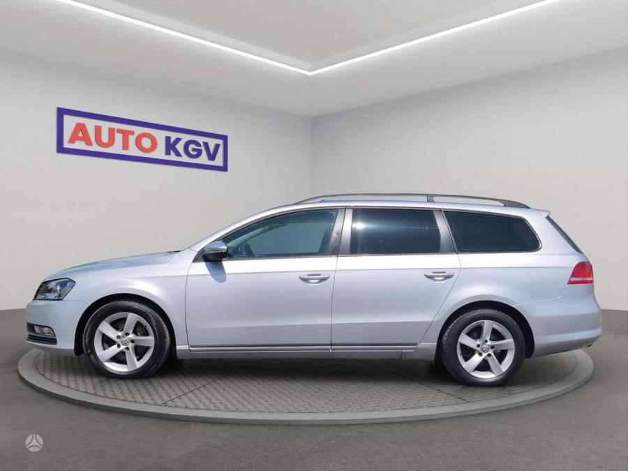 Grey Volkswagen Passat 2014 in Vilnius, with an engine capacity of 2.00 L and mileage of 281 thousand km for 5499 €, photo 3 on AUTOMOTO.COM.LV