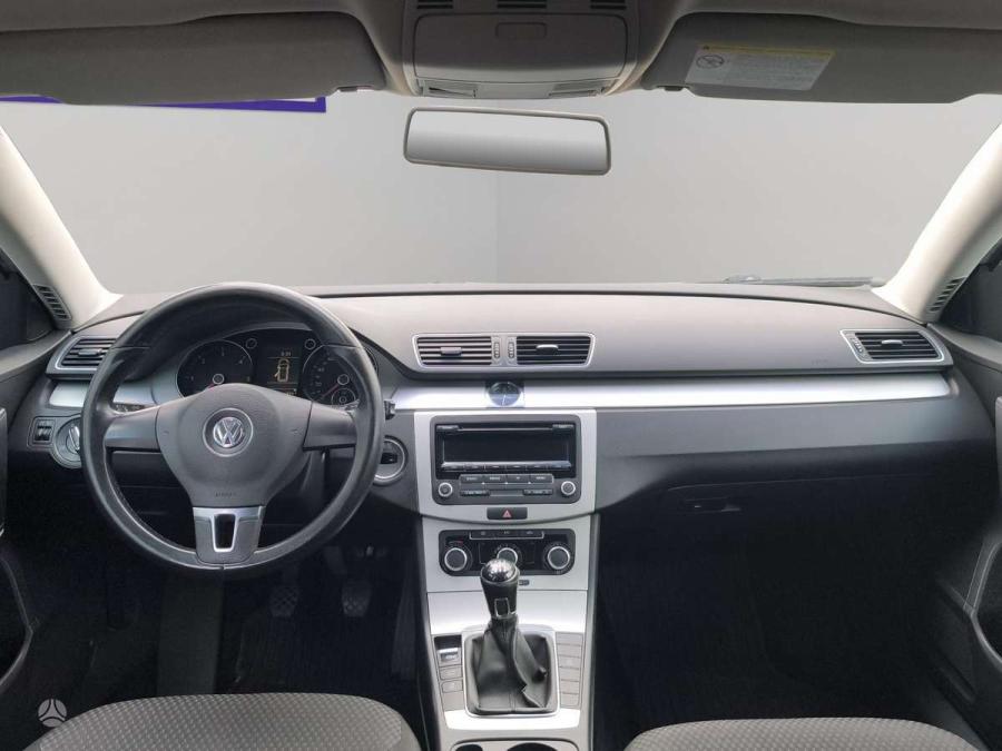 Pelēks Volkswagen Passat 2014 Viļņa, ar dzinēja tilpumu 2.00 L un nobraukumu 281 tūkst. km par 5499 €, foto 13 vietnē AUTOMOTO.COM.LV