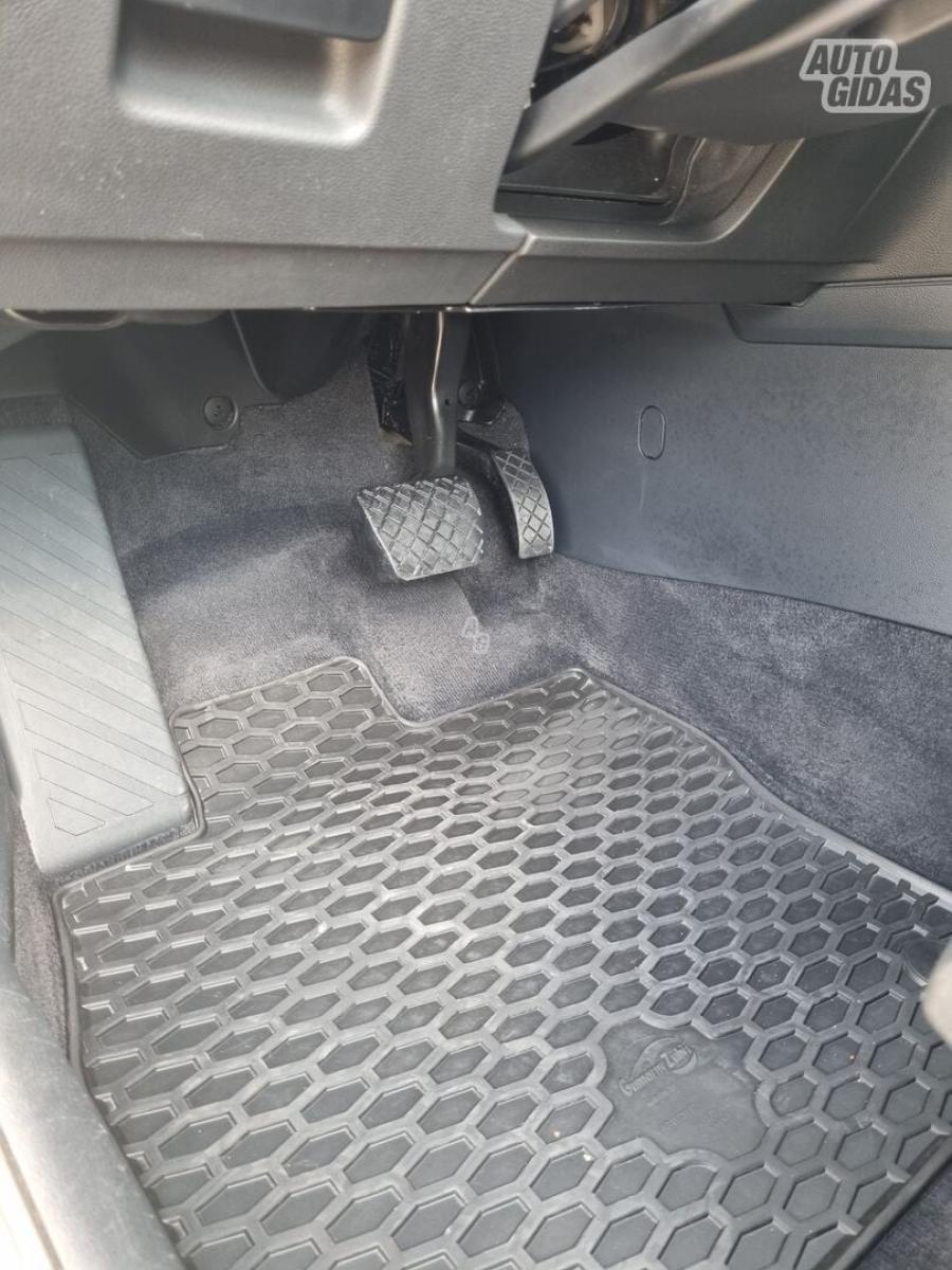 Grey Volkswagen Passat 2014 in Vilnius, with an engine capacity of 2.00 L and mileage of 210 thousand km for 12000 €, photo 15 on AUTOMOTO.COM.LV