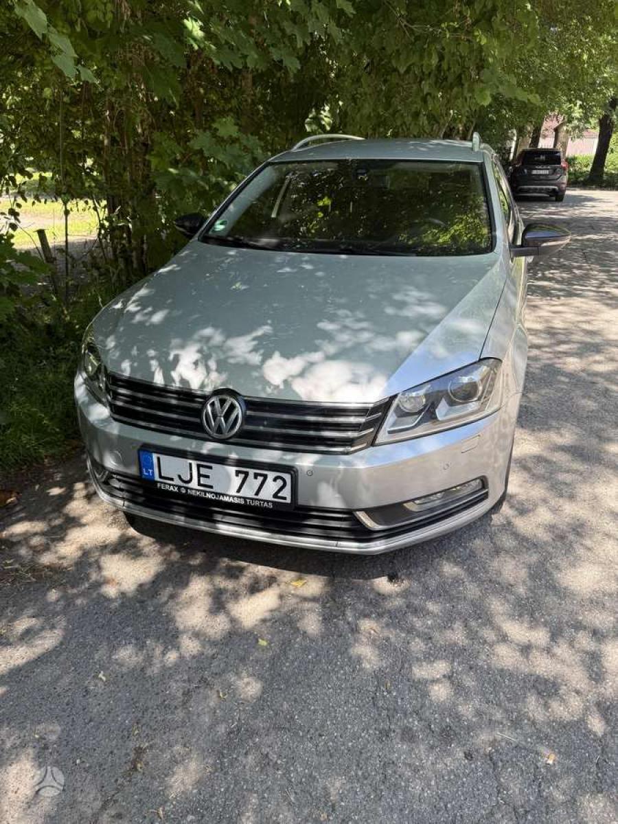 Pelēks Volkswagen Passat 2014 Klaipėda, ar dzinēja tilpumu 1.97 L un nobraukumu 276 tūkst. km par 5200 €, foto 1 vietnē AUTOMOTO.COM.LV
