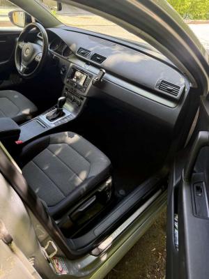 Pelēks Volkswagen Passat 2014 Klaipėda, ar dzinēja tilpumu 1.97 L un nobraukumu 276 tūkst. km par 5200 €, foto 12 vietnē AUTOMOTO.COM.LV