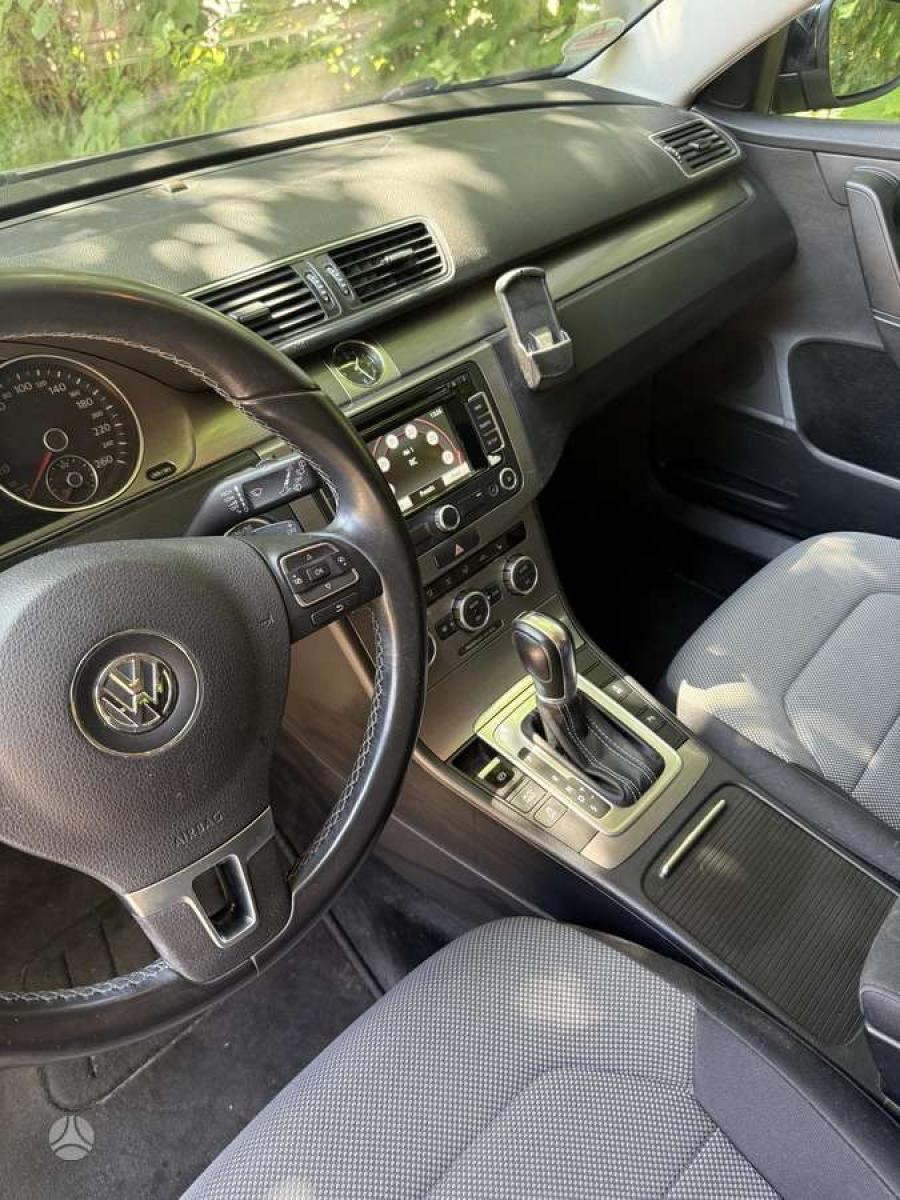 Pelēks Volkswagen Passat 2014 Klaipėda, ar dzinēja tilpumu 1.97 L un nobraukumu 276 tūkst. km par 5200 €, foto 18 vietnē AUTOMOTO.COM.LV