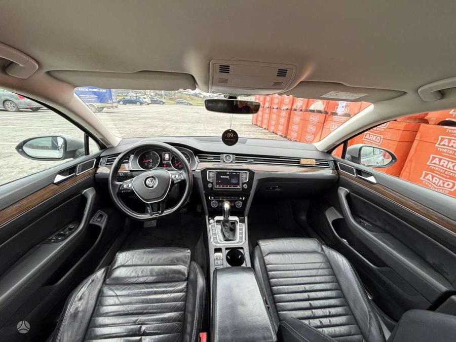 Pelēks Volkswagen Passat 2015 Telšiai, ar dzinēja tilpumu 1.97 L un nobraukumu 385 tūkst. km par 8500 €, foto 22 vietnē AUTOMOTO.COM.LV