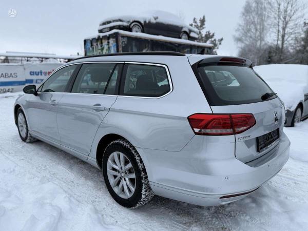 Grey Volkswagen Passat 2015 in Ukmerge, with an engine capacity of 1.97 L and mileage of 350 thousand km for 7450 €, photo 3 on AUTOMOTO.COM.LV