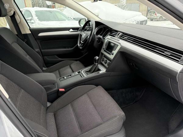 Grey Volkswagen Passat 2015 in Ukmerge, with an engine capacity of 1.97 L and mileage of 350 thousand km for 7450 €, photo 8 on AUTOMOTO.COM.LV