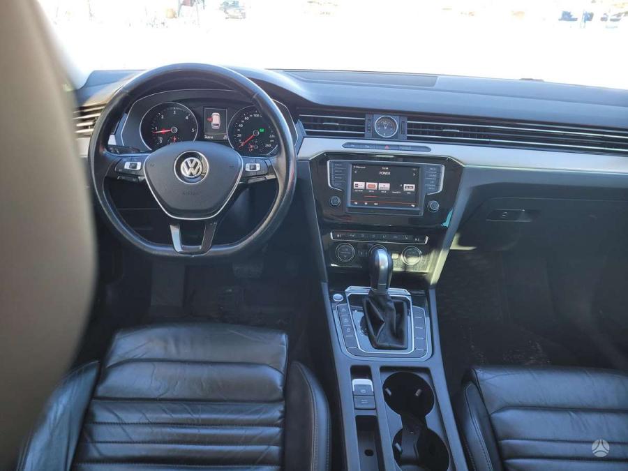 Pelēks Volkswagen Passat 2015 Telšiai, ar dzinēja tilpumu 1.97 L un nobraukumu 270 tūkst. km par 9999 €, foto 20 vietnē AUTOMOTO.COM.LV