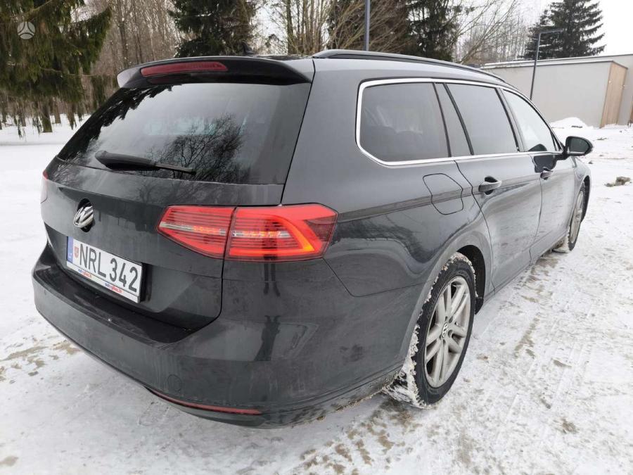 Pelēks Volkswagen Passat 2015 Šauļi, ar dzinēja tilpumu 1.60 L un nobraukumu 328 tūkst. km par 5900 €, foto 2 vietnē AUTOMOTO.COM.LV