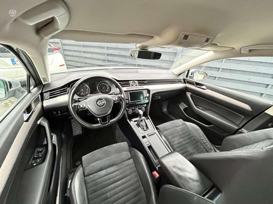Grey Volkswagen Passat 2015 in Klaipeda, with an engine capacity of 2.00 L and mileage of 285 thousand km for 8700 €, photo 13 on AUTOMOTO.COM.LV