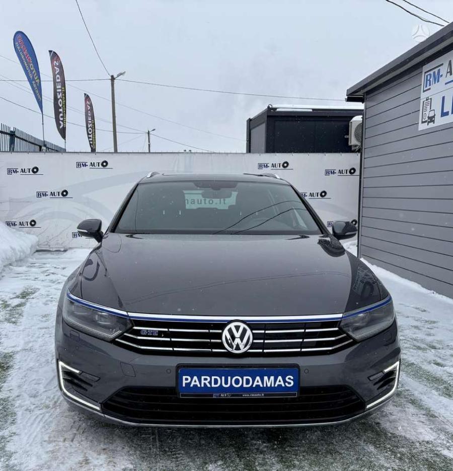 Grey Volkswagen Passat 2015 in Panevezys, with an engine capacity of 1.40 L and mileage of 200 thousand km for 9500 €, photo 2 on AUTOMOTO.COM.LV
