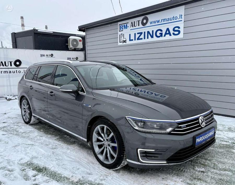 Grey Volkswagen Passat 2015 in Panevezys, with an engine capacity of 1.40 L and mileage of 200 thousand km for 9500 €, photo 3 on AUTOMOTO.COM.LV