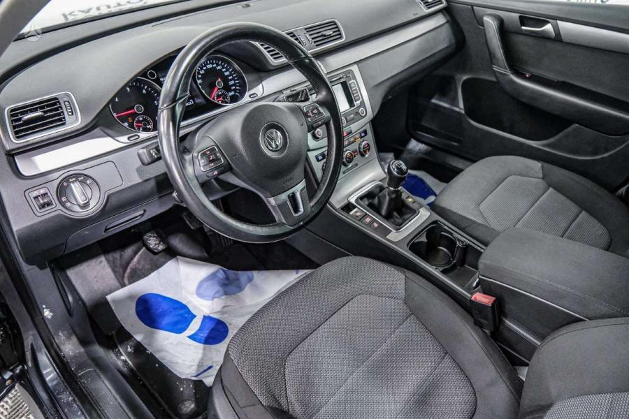 Pelēks Volkswagen Passat 2015 Kauņa, ar dzinēja tilpumu 1.60 L un nobraukumu 248 tūkst. km par 6990 €, foto 5 vietnē AUTOMOTO.COM.LV
