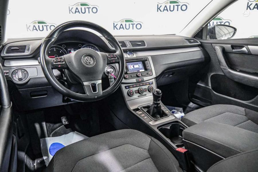 Pelēks Volkswagen Passat 2015 Kauņa, ar dzinēja tilpumu 1.60 L un nobraukumu 248 tūkst. km par 6990 €, foto 7 vietnē AUTOMOTO.COM.LV