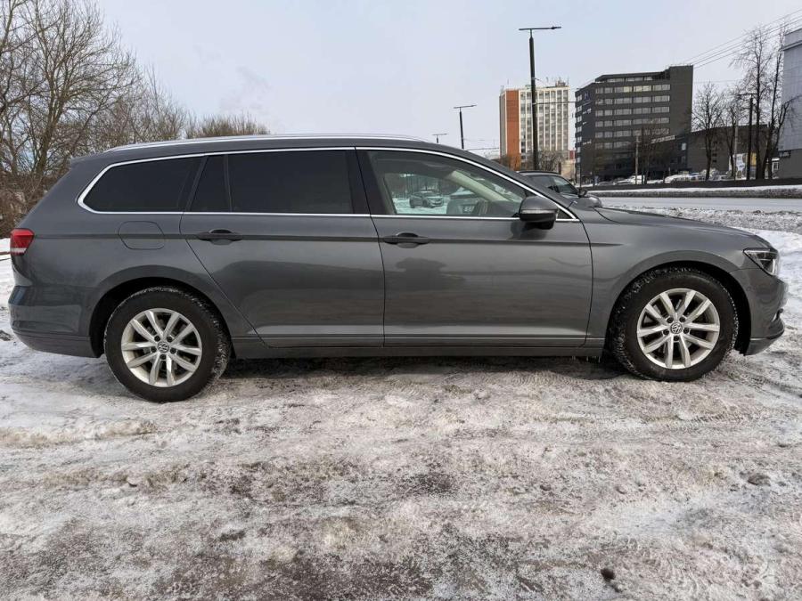 Grey Volkswagen Passat 2015 in Vilnius, with an engine capacity of 1.60 L and mileage of 312 thousand km for 8700 €, photo 2 on AUTOMOTO.COM.LV