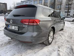 Grey Volkswagen Passat 2015 in Vilnius, with an engine capacity of 1.60 L and mileage of 312 thousand km for 8700 €, photo 3 on AUTOMOTO.COM.LV