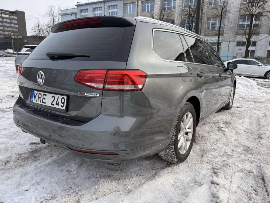 Grey Volkswagen Passat 2015 in Vilnius, with an engine capacity of 1.60 L and mileage of 312 thousand km for 8700 €, photo 3 on AUTOMOTO.COM.LV