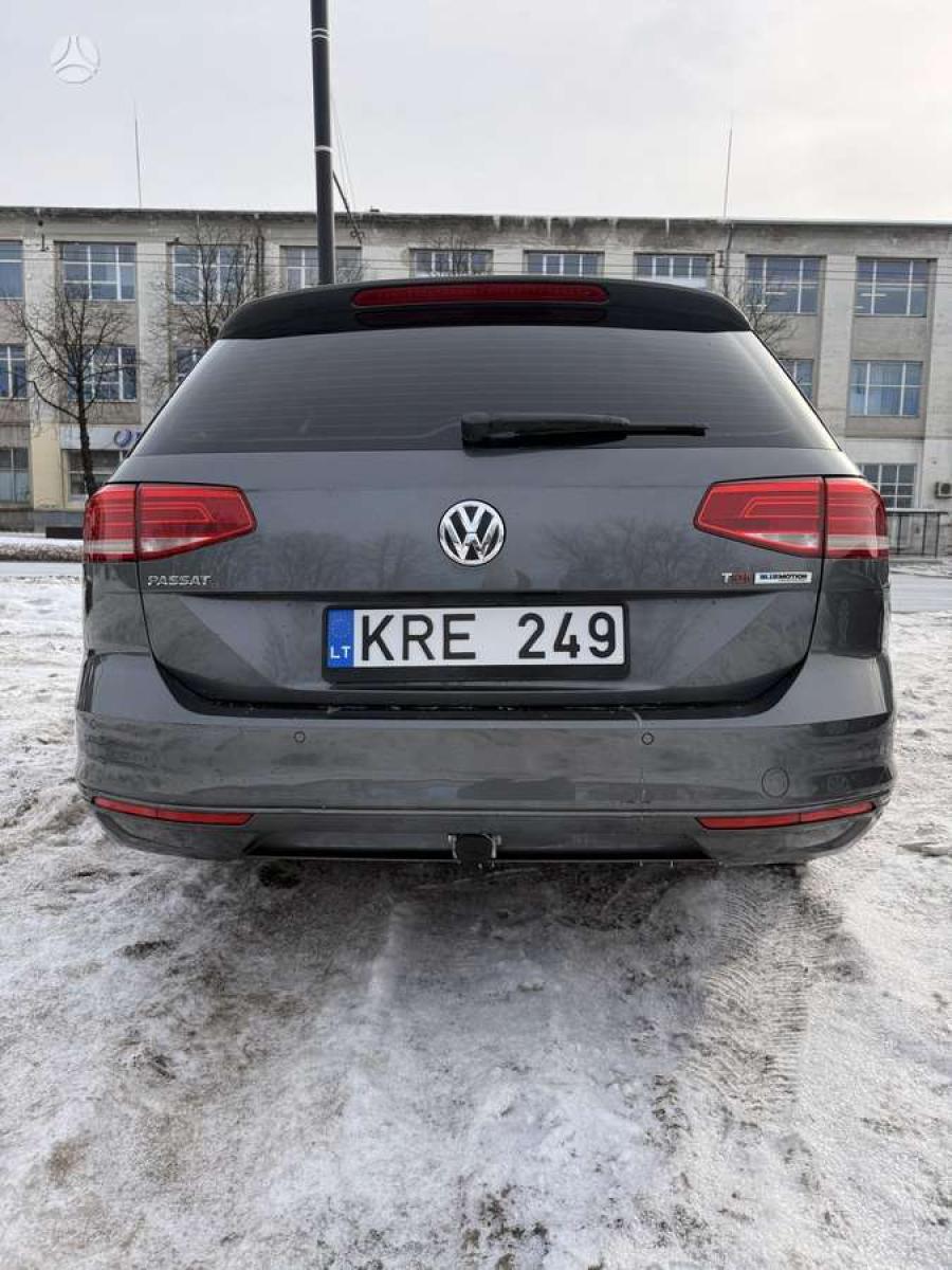 Grey Volkswagen Passat 2015 in Vilnius, with an engine capacity of 1.60 L and mileage of 312 thousand km for 8700 €, photo 4 on AUTOMOTO.COM.LV