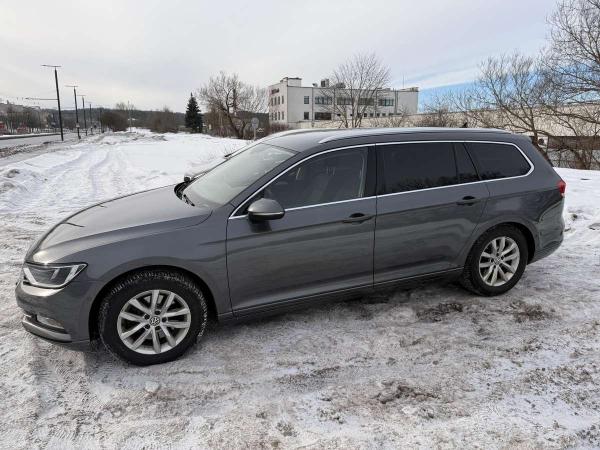 Grey Volkswagen Passat 2015 in Vilnius, with an engine capacity of 1.60 L and mileage of 312 thousand km for 8700 €, photo 7 on AUTOMOTO.COM.LV
