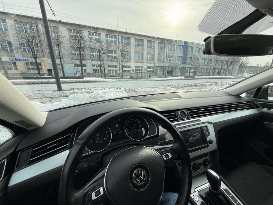 Grey Volkswagen Passat 2015 in Vilnius, with an engine capacity of 1.60 L and mileage of 312 thousand km for 8700 €, photo 11 on AUTOMOTO.COM.LV