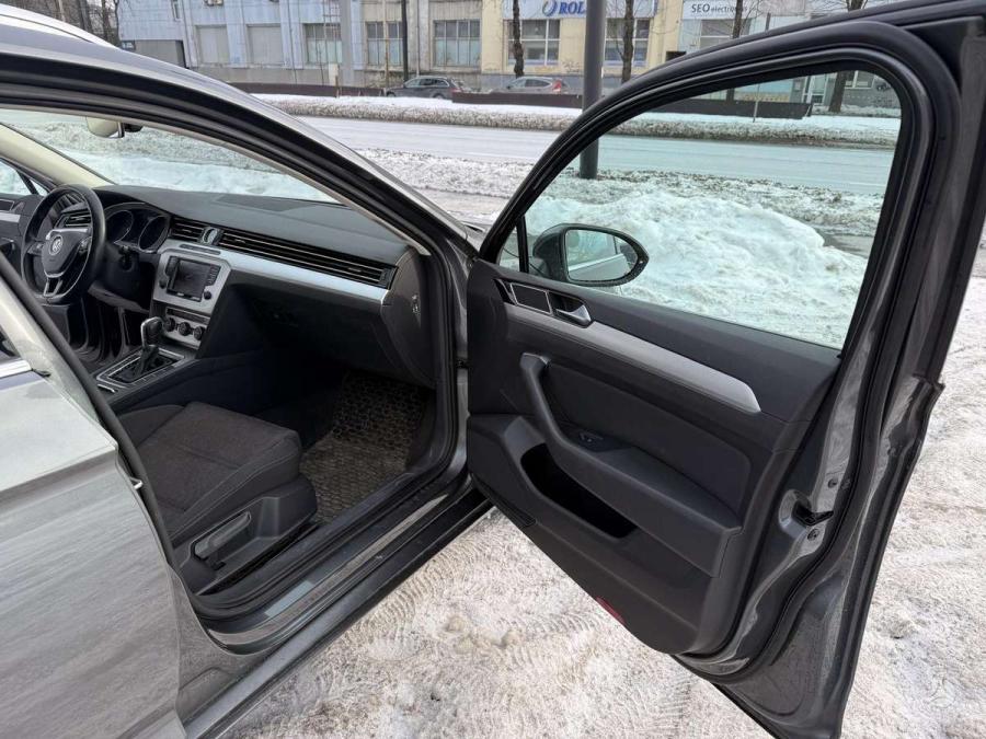 Grey Volkswagen Passat 2015 in Vilnius, with an engine capacity of 1.60 L and mileage of 312 thousand km for 8700 €, photo 12 on AUTOMOTO.COM.LV