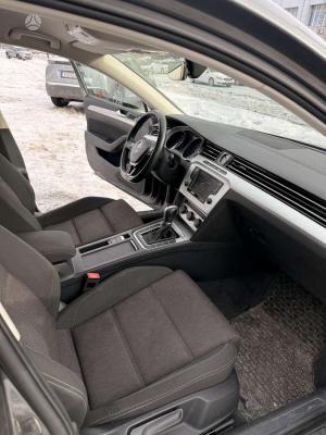 Grey Volkswagen Passat 2015 in Vilnius, with an engine capacity of 1.60 L and mileage of 312 thousand km for 8700 €, photo 13 on AUTOMOTO.COM.LV