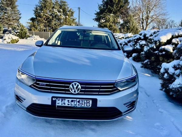 Grey Volkswagen Passat 2015 in Kaunas, with an engine capacity of 1.40 L and mileage of 248 thousand km for 9599 €, photo 3 on AUTOMOTO.COM.LV