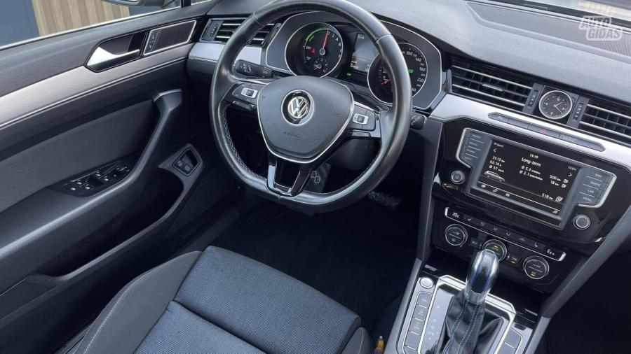 Grey Volkswagen Passat 2015 in Marijampole, with an engine capacity of 1.40 L and mileage of 320 thousand km for 8990 €, photo 12 on AUTOMOTO.COM.LV