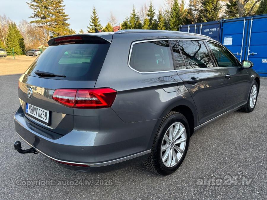 Grey Volkswagen Passat 2015 in Paide, with an engine capacity of 1.60 L and mileage of 268 thousand km for 10490 €, photo 5 on AUTOMOTO.COM.LV