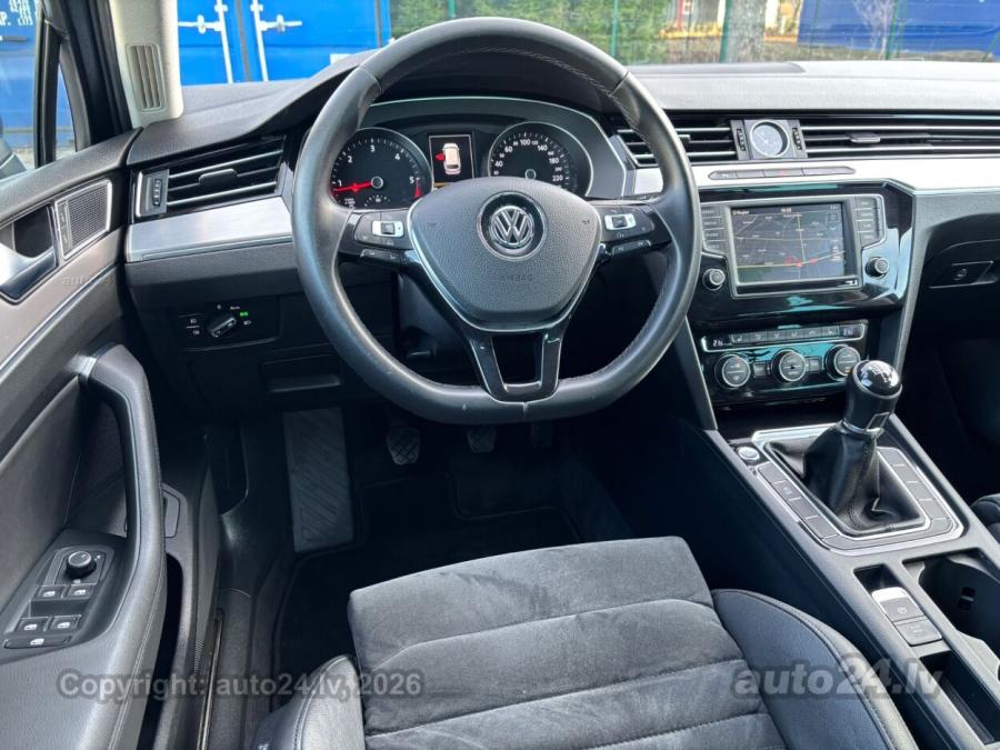 Grey Volkswagen Passat 2015 in Paide, with an engine capacity of 1.60 L and mileage of 268 thousand km for 10490 €, photo 11 on AUTOMOTO.COM.LV
