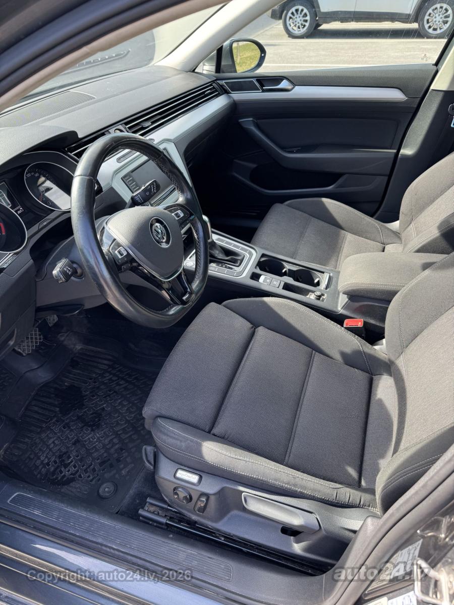 Grey Volkswagen Passat 2015 in Tallinn, with an engine capacity of 1.60 L and mileage of 330 thousand km for 7990 €, photo 3 on AUTOMOTO.COM.LV