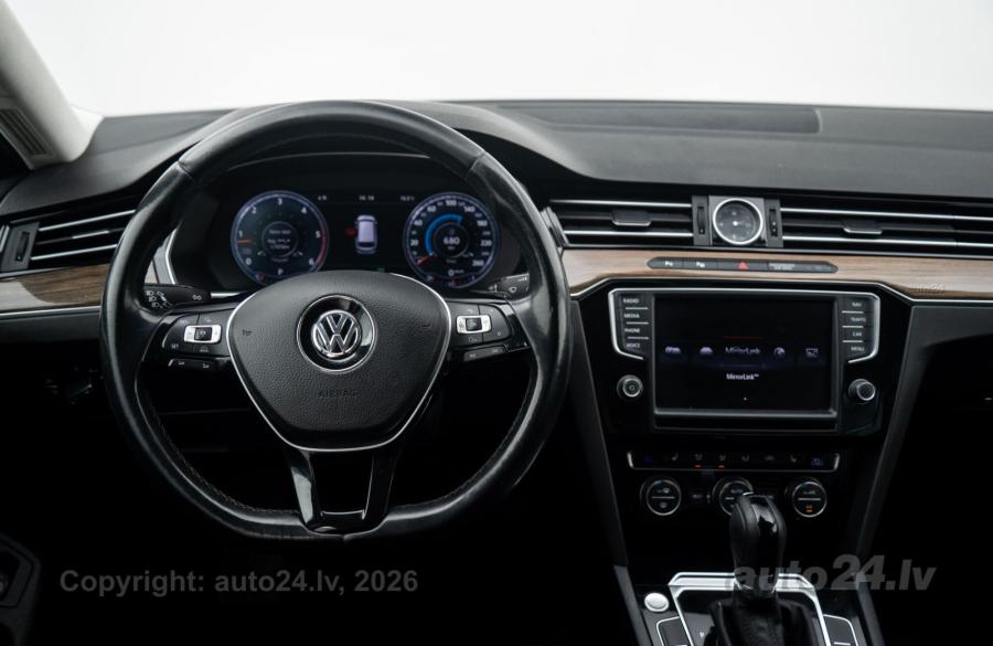 Pelēks Volkswagen Passat 2015 Tallina, ar dzinēja tilpumu 2.00 L un nobraukumu 299 tūkst. km par 9999 €, foto 8 vietnē AUTOMOTO.COM.LV