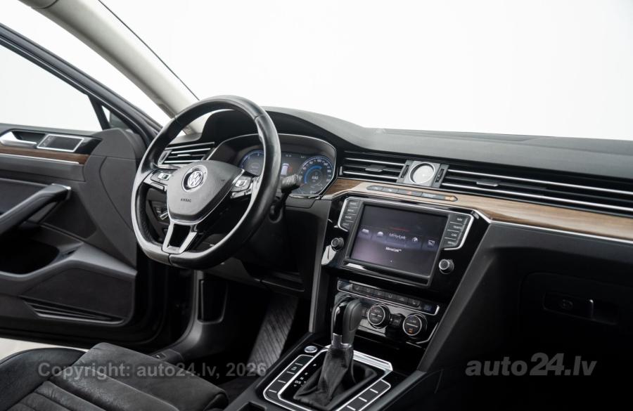 Pelēks Volkswagen Passat 2015 Tallina, ar dzinēja tilpumu 2.00 L un nobraukumu 299 tūkst. km par 9999 €, foto 13 vietnē AUTOMOTO.COM.LV