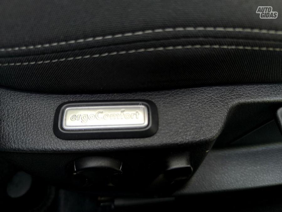Grey Volkswagen Passat 2015 in Kaunas, with an engine capacity of 2.00 L and mileage of 290 thousand km for 7500 €, photo 18 on AUTOMOTO.COM.LV