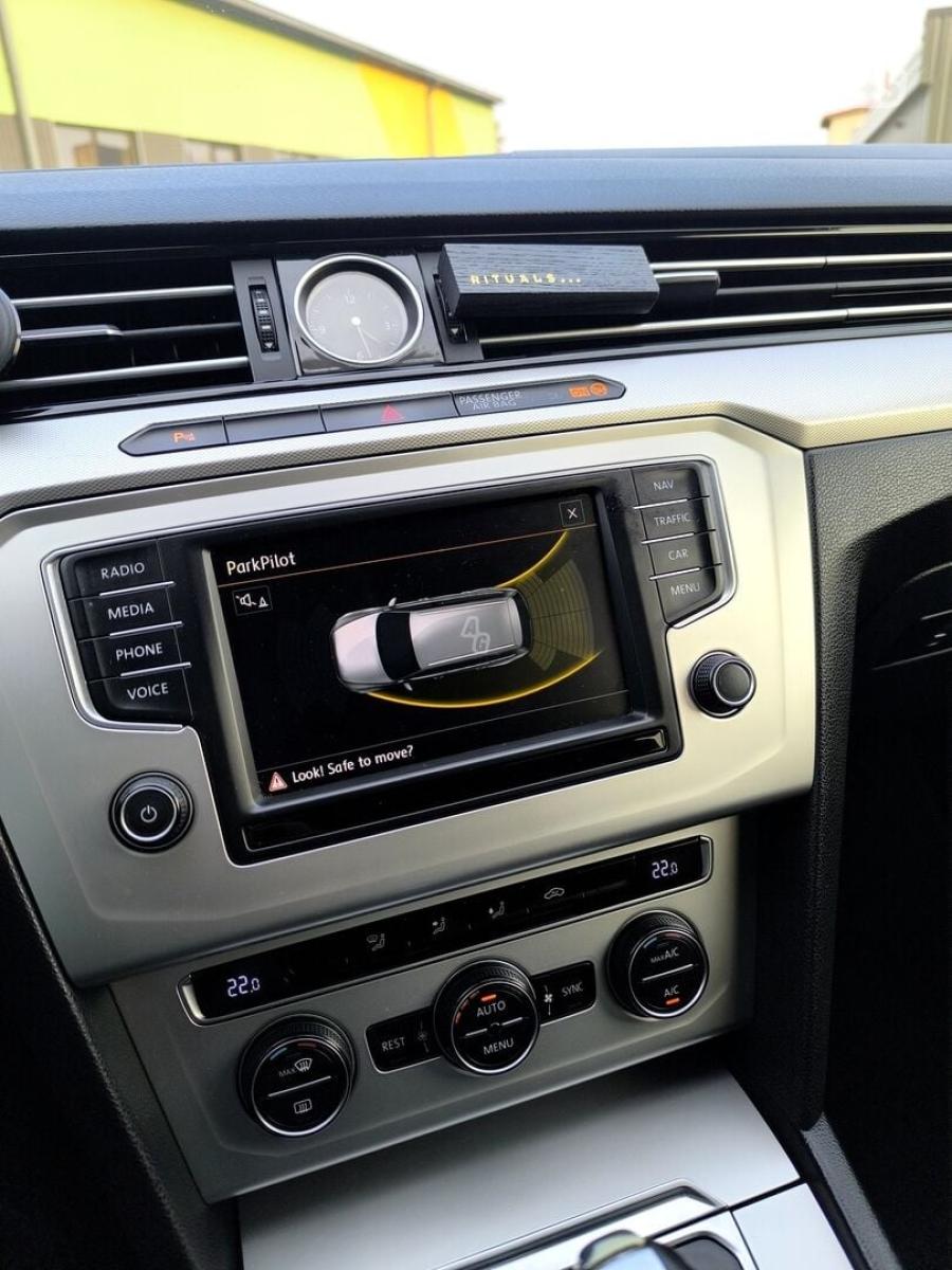 Grey Volkswagen Passat 2015 in Kaunas, with an engine capacity of 2.00 L and mileage of 290 thousand km for 7500 €, photo 21 on AUTOMOTO.COM.LV
