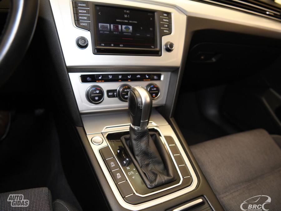 Grey Volkswagen Passat 2015 in Avizieniai, with an engine capacity of 2.00 L and mileage of 225 thousand km for 8900 €, photo 26 on AUTOMOTO.COM.LV