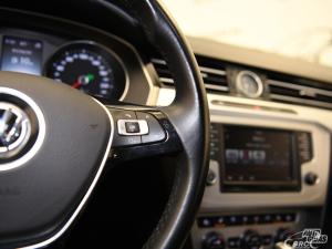 Grey Volkswagen Passat 2015 in Avizieniai, with an engine capacity of 2.00 L and mileage of 225 thousand km for 8900 €, photo 30 on AUTOMOTO.COM.LV