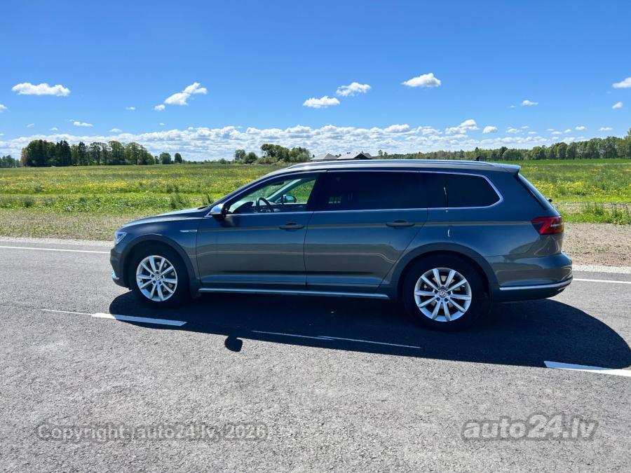 Grey Volkswagen Passat 2015 in Tallinn, with an engine capacity of 2.00 L and mileage of 223 thousand km for 12800 €, photo 5 on AUTOMOTO.COM.LV