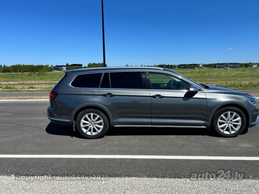 Grey Volkswagen Passat 2015 in Tallinn, with an engine capacity of 2.00 L and mileage of 223 thousand km for 12800 €, photo 6 on AUTOMOTO.COM.LV