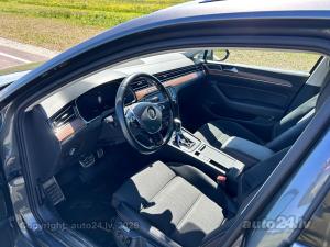 Grey Volkswagen Passat 2015 in Tallinn, with an engine capacity of 2.00 L and mileage of 223 thousand km for 12800 €, photo 10 on AUTOMOTO.COM.LV